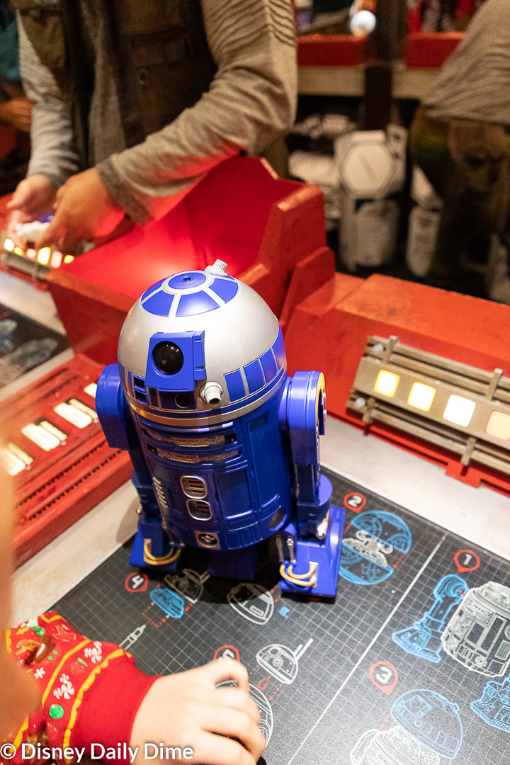 Galaxy’s Edge Droid Depot Review | Disney Daily Dime