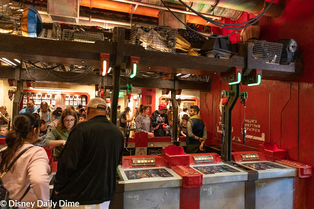 Galaxy’s Edge Droid Depot Review | Disney Daily Dime