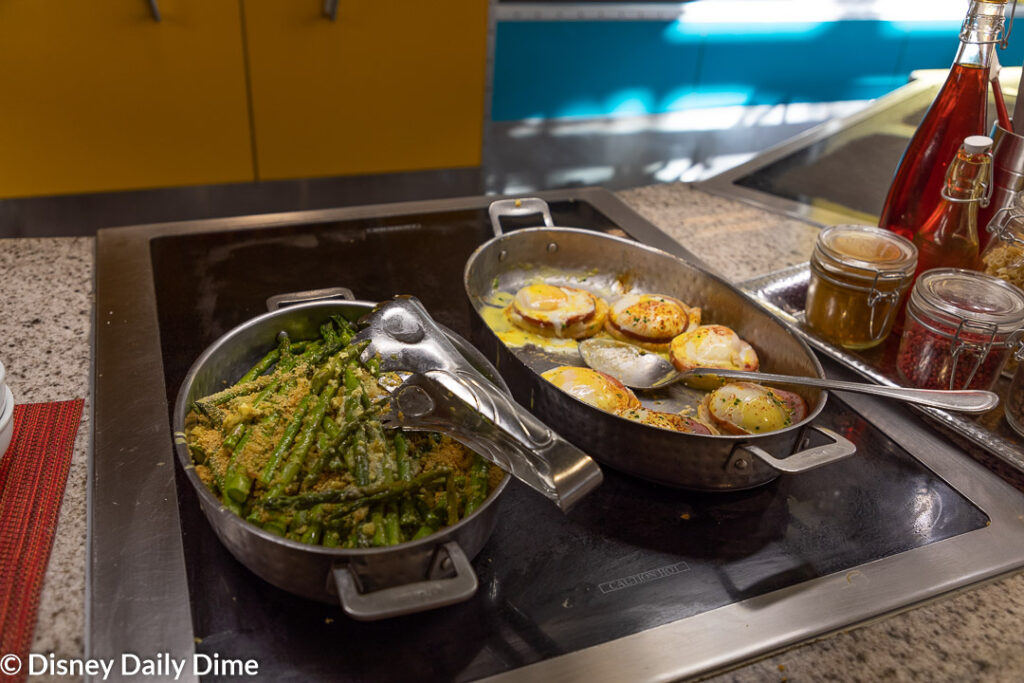 Chef Mickey’s Character Breakfast Review | Disney Daily Dime